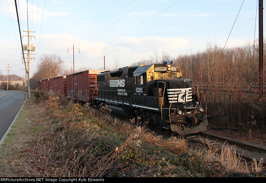 NS GP38-2 #5285 on YPMO-02